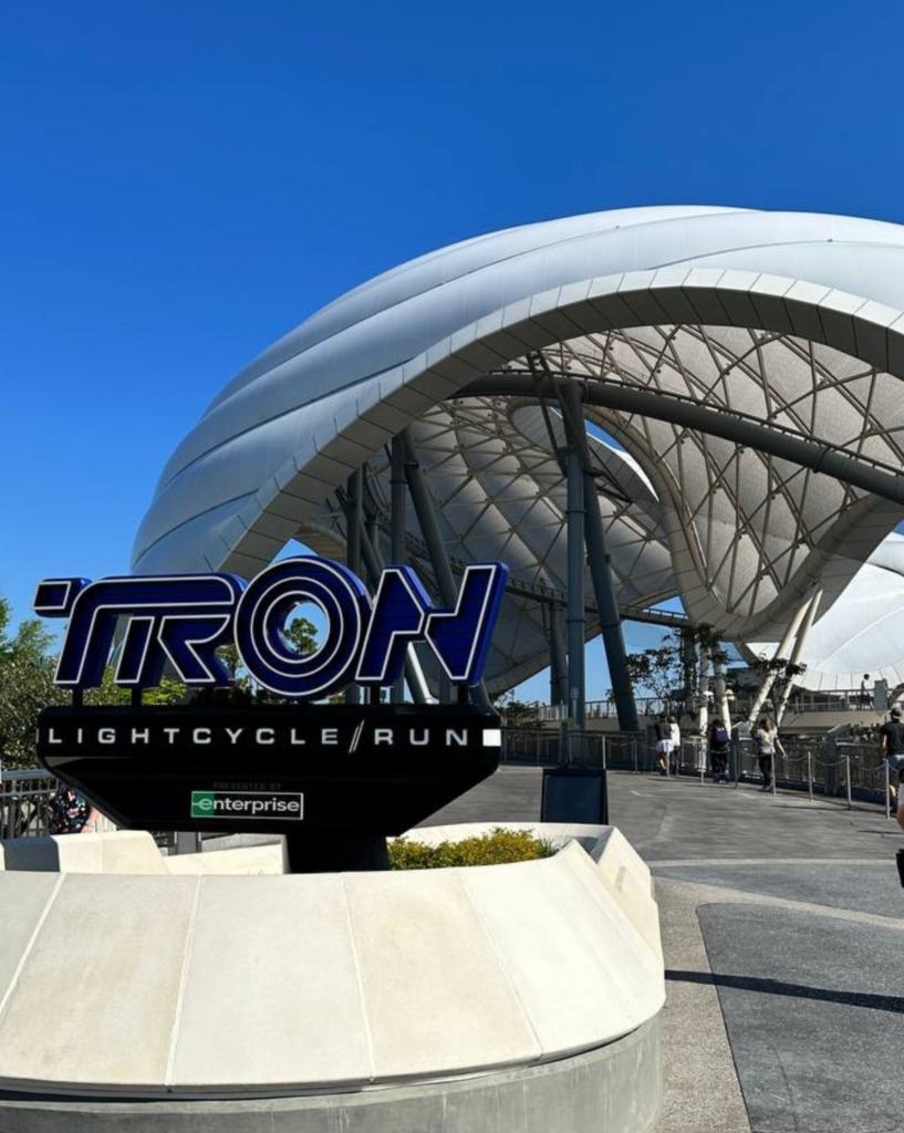 Todo lo que tienen que saber de Tron, la nueva atracción en Magic ...